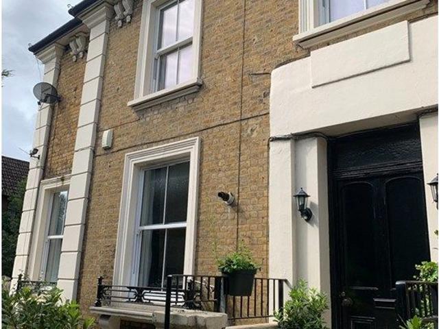Cambridge Road, Kingston Upon Thames KT1, 2 bed flat to rent, £2,100 pcm | PrimeLocation