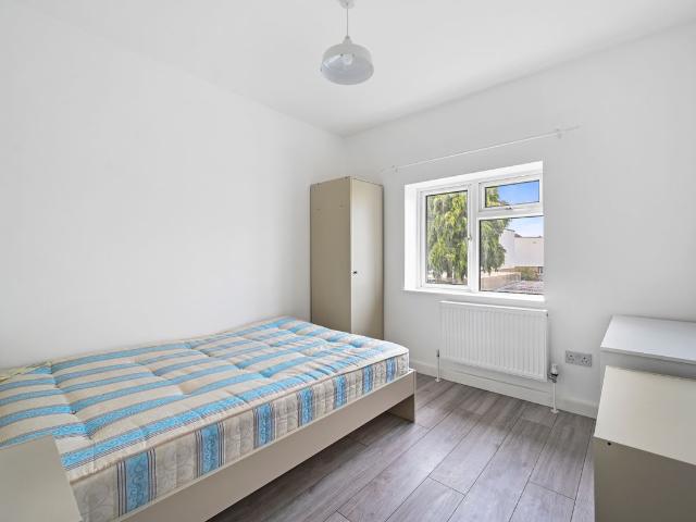 Cambridge Road, Kingston Upon Thames, Surrey KT1, Room to rent, £1,000 pcm | PrimeLocation