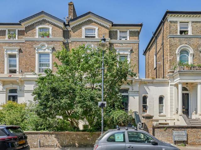 Cambridge Road, London NW6 2 bed flat to rent £2,300 pcm £531 pw