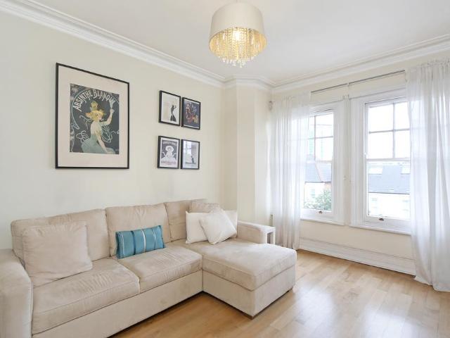 Cambridge Road, London, SW11 2 bed flat to rent £2,950 pcm £681 pw