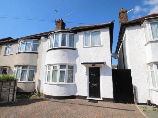 Cambridge Road, New Malden 3 bed semi detached house to rent £2,600 pcm £600 pw
