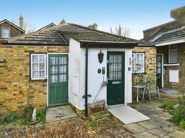 Cambridge Road, Southend on sea, 1 Bedroom Bungalow