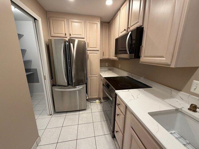 Cambridge Rd Apt,woburn, Condo For Sale