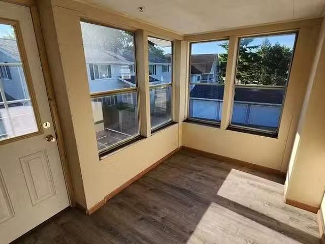 Cambridge, WI Duplex Apartment $995.00 Available November.
