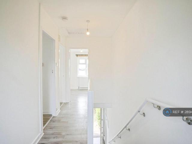 Camden Gardens, Thornton Heath, CR7 3 bed semi detached house to rent £2,050 pcm £473 pw