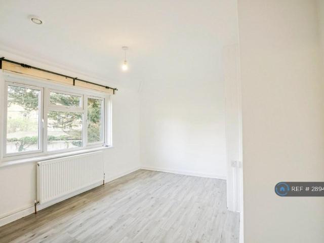 Camden Gardens, Thornton Heath, CR7 3 bed semi detached house to rent £2,050 pcm £473 pw