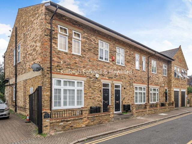 Camden Grove, Chislehurst, BR7 3 bed flat to rent £2,300 pcm £531 pw