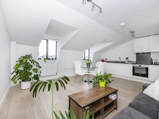 Camden High Street, Camden NW1, 2 bed flat to rent, £2,600 pcm | PrimeLocation