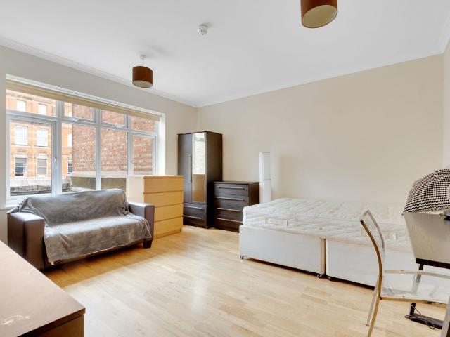 Camden High Street, Camden, London NW1, 4 bed flat to rent, £5,300 pcm | PrimeLocation