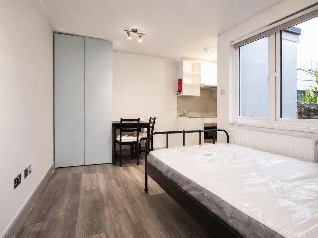 Camden High Street, Camden Town NW1, Studio to rent, £1,400 pcm | PrimeLocation