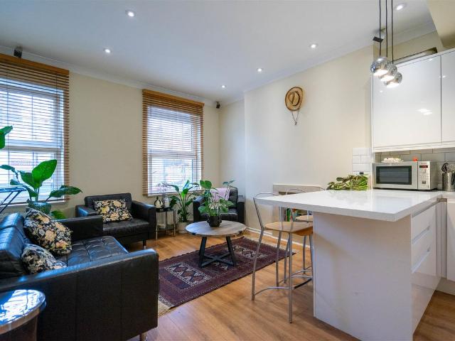 Camden High Street, Camden Town NW1, 3 bed flat to rent, £4,200 pcm | PrimeLocation