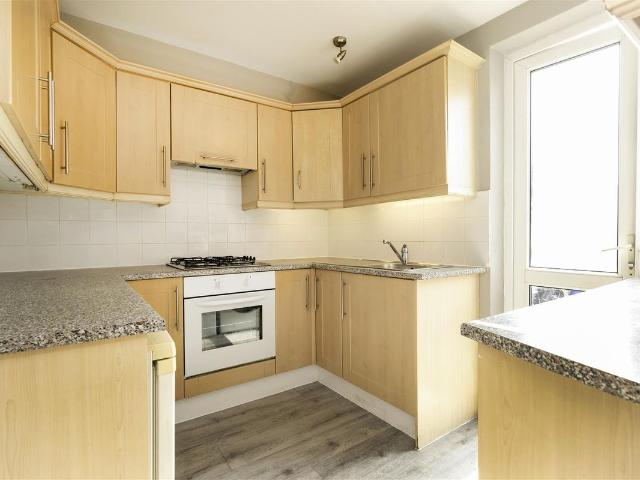 Camden High Street, London NW1, 1 bed flat to rent, £3,300 pcm | PrimeLocation