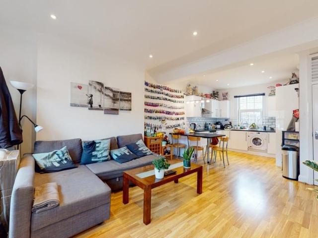 Camden High Street, London NW1, 2 bed maisonette to rent, £2,750 pcm | PrimeLocation