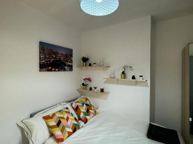 Camden High Street, London NW1, Studio to rent, £1,599 pcm | PrimeLocation