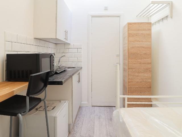 Camden High Street NW1, Studio to rent, £1,399 pcm | PrimeLocation