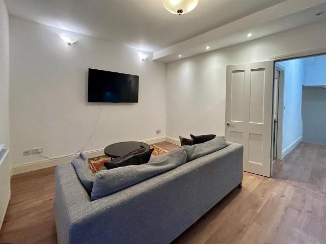 Camden High Street NW1, 2 bed flat to rent, £2,900 pcm | PrimeLocation