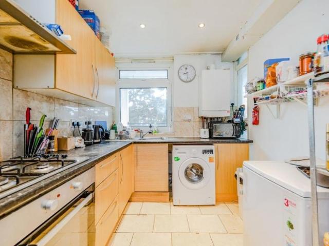 Camden, London NW5 4 bed flat to rent £4,100 pcm £946 pw