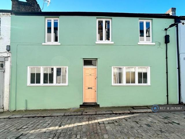 Camden Mews, London, NW1 3 bed flat to rent £4,172 pcm £963 pw