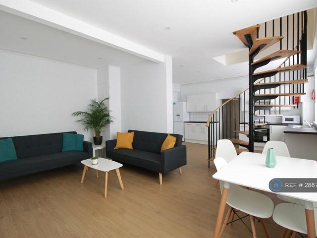 Camden Mews, London, NW1 5 bed terraced house to rent £6,850 pcm £1,581 pw