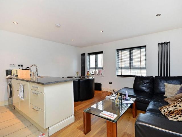 Camden Street, Camden, London, NW1 1 bed flat to rent £2,500 pcm £577 pw