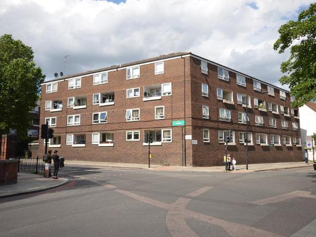 Camden Street, London NW1 3 bed flat to rent £3,600 pcm £831 pw
