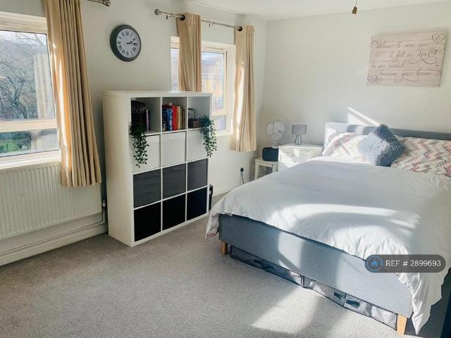Camden Street, London, NW1 3 bed maisonette to rent £3,950 pcm £912 pw