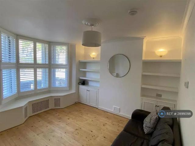Camden Street, London, NW1 1 bed flat to rent £2,350 pcm £542 pw