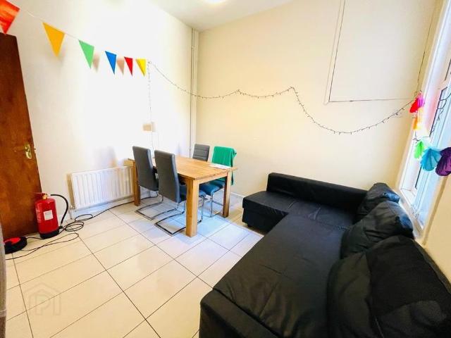 Camden Street, Room 7, All Bills Included, Belfast, BT9 6AU