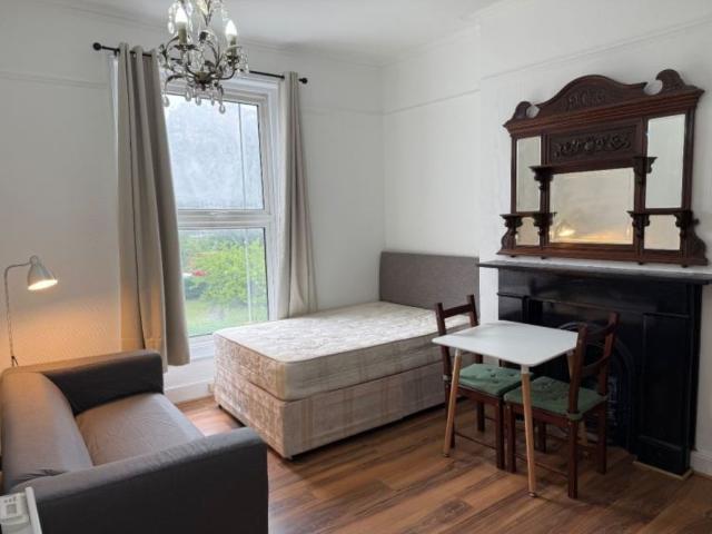Camden Park Road, Camden NW1, Studio to rent, £1,200 pcm | PrimeLocation