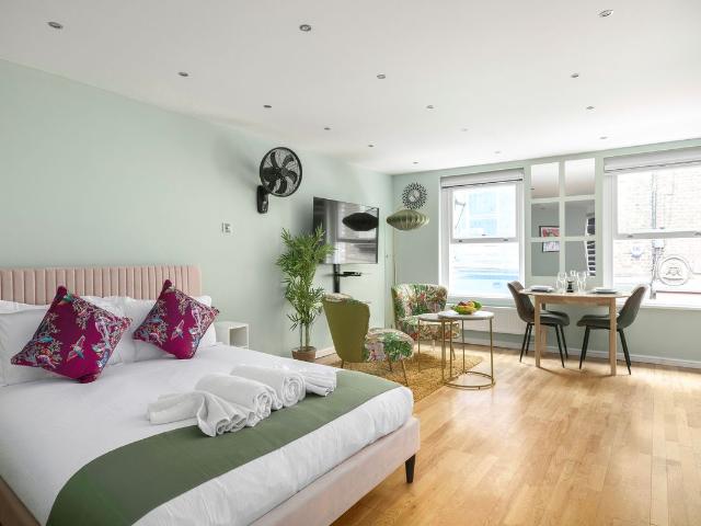Camden Passage, London N1, Studio to rent, £4,200 pcm | PrimeLocation