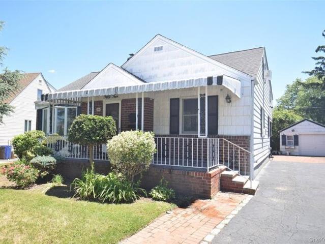Camden Pl, New Hyde Park, Home For Sale