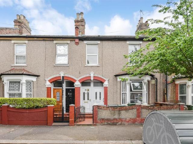 Camden Road, Walthamstow, E17 2 bed maisonette to rent £1,700 pcm £392 pw