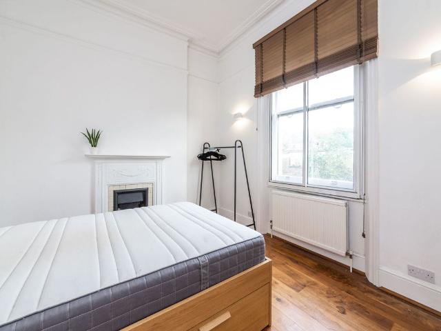 Camden Road, Camden Town, London NW1, 2 bed flat to rent, £2,701 pcm | PrimeLocation