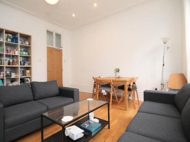 Camden Road, Camden Town, NW1 3 bed flat to rent £3,618 pcm £835 pw