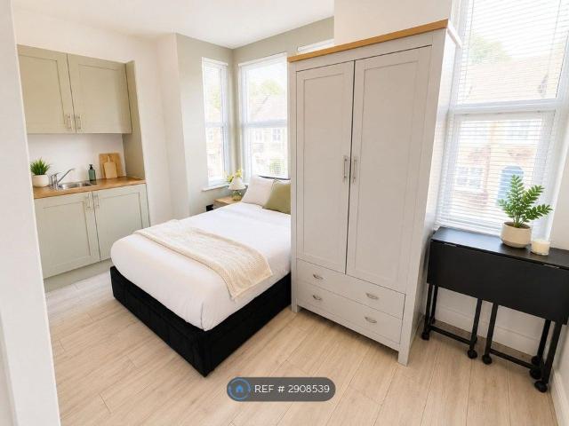 Camden Road, Gillingham ME7, Room to rent, £850 pcm | PrimeLocation