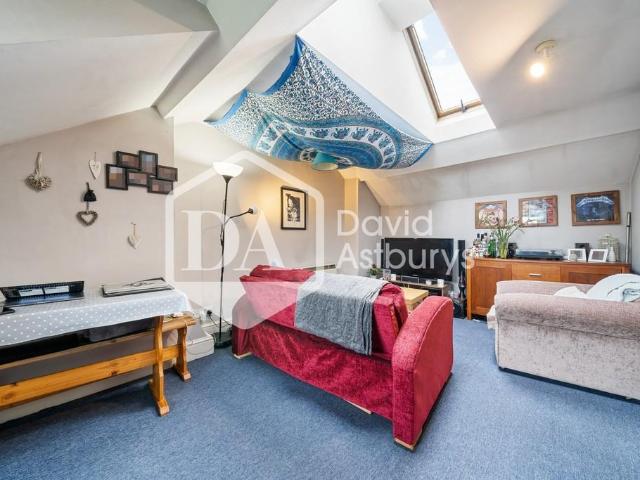 Camden Road, Holloway, London 1 bed flat to rent £1,850 pcm £427 pw