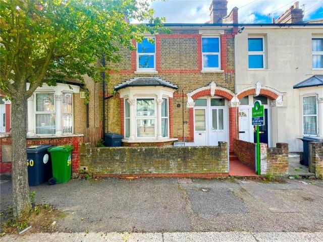 Camden Road, London, E17 2 bed flat to rent £1,800 pcm £415 pw