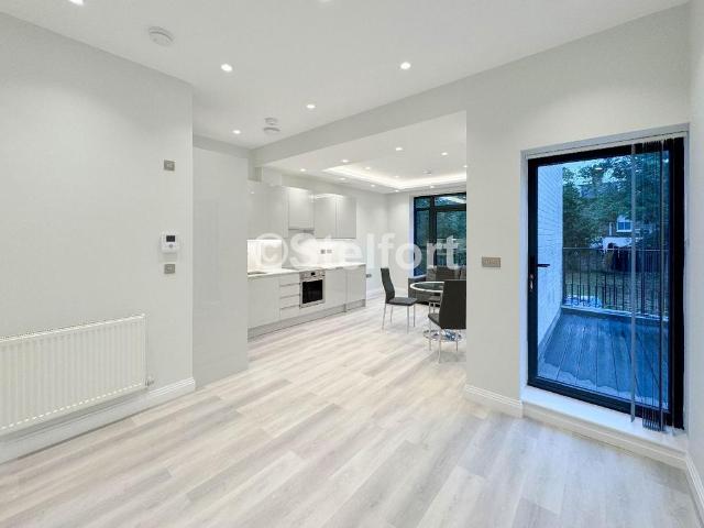 Camden Road, London, N7 2 bed flat to rent £3,050 pcm £704 pw