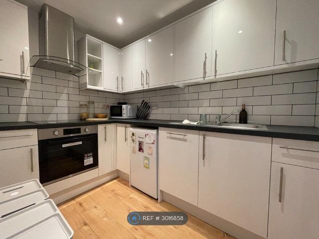 Camden Road, London NW1, 2 bed flat to rent, £2,400 pcm | PrimeLocation