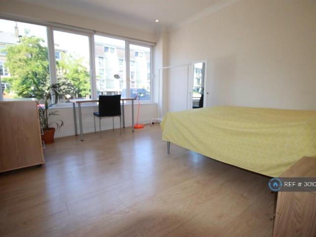 Camden Road, London, NW1 5 bed flat to rent £4,995 pcm £1,153 pw