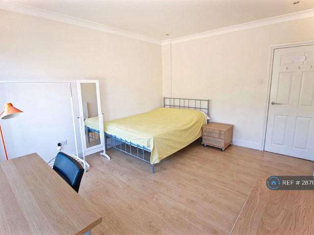 Camden Road, London, NW1 5 bed flat to rent £6,279 pcm £1,449 pw