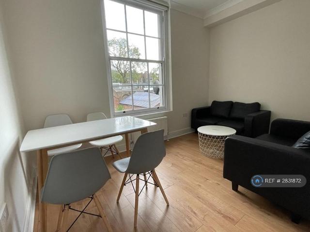 Camden Road, London, NW1 5 bed flat to rent £6,850 pcm £1,581 pw