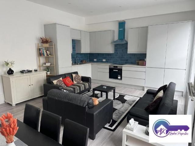 Camden Town, London N7 5 bed flat to rent £5,499 pcm £1,269 pw
