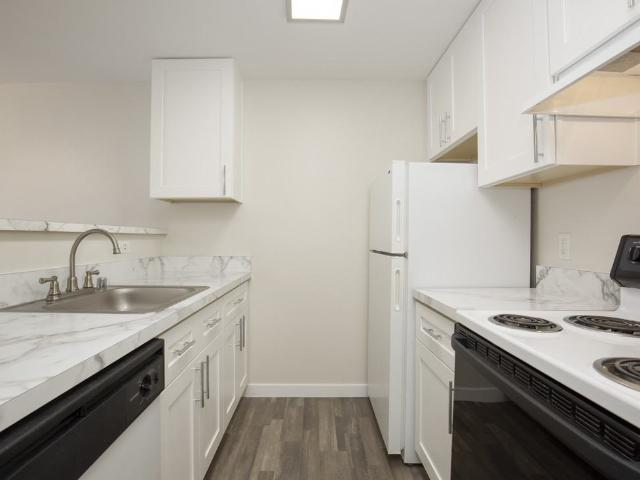 Camelot Apartment Homes 2 Bedroom Apartment for Rent at 11030 Evergreen Way, Everett, WA 98204 Holly