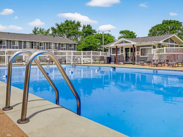 Camelot Apartments 1 Bedroom Apartment for Rent at 1426 16th Ave, Kenosha, WI 53140 Poerio
