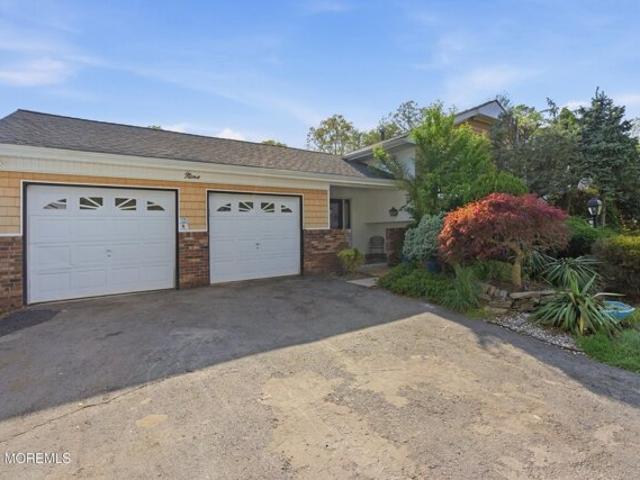 Camelot Ct, Manalapan, Home For Sale