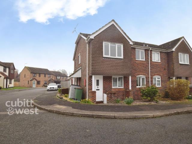 Camelot Close, Southwater, Horsham RH13, 1 bed maisonette to rent, £1,100 pcm | PrimeLocation