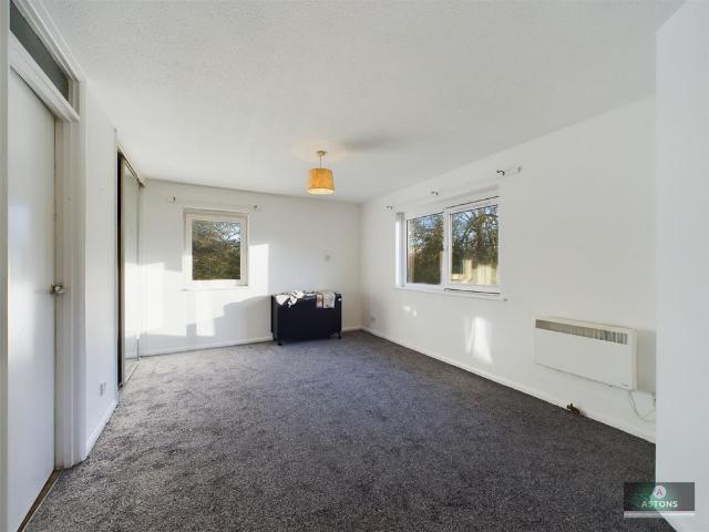 Camelot Court, Ifield West