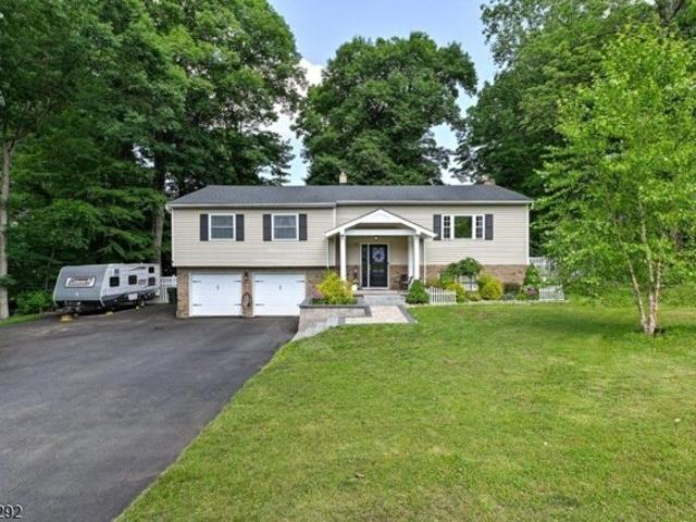 Camelot Dr, Mount Olive Township, Home For Sale