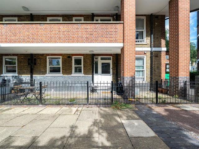 Camelot House, Camden NW1, 3 bed flat to rent, £3,200 pcm | PrimeLocation